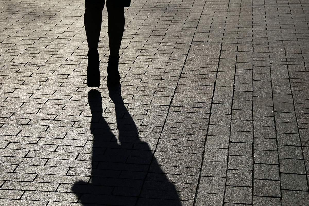 Gegen Täter wehren – 6 Tipps gegen Stalking